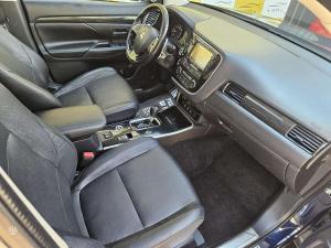 Zils Mitsubishi Outlander 2017 Šauļi, ar dzinēja tilpumu 2.30 L un nobraukumu 227 tūkst. km par 14450 €, foto 19 vietnē AUTOMOTO.COM.LV