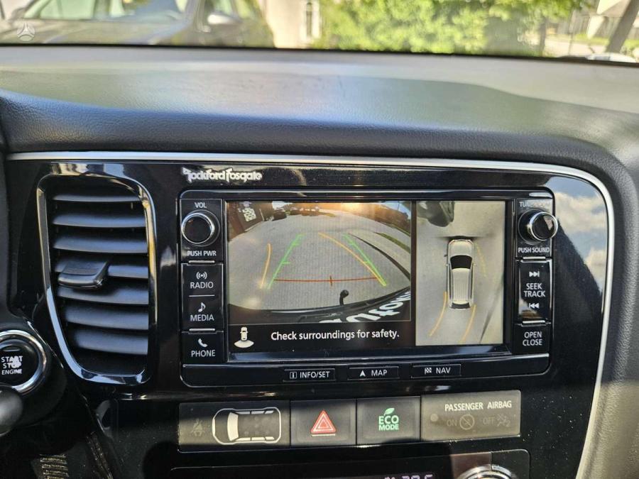 Zils Mitsubishi Outlander 2017 Šauļi, ar dzinēja tilpumu 2.30 L un nobraukumu 227 tūkst. km par 14450 €, foto 24 vietnē AUTOMOTO.COM.LV