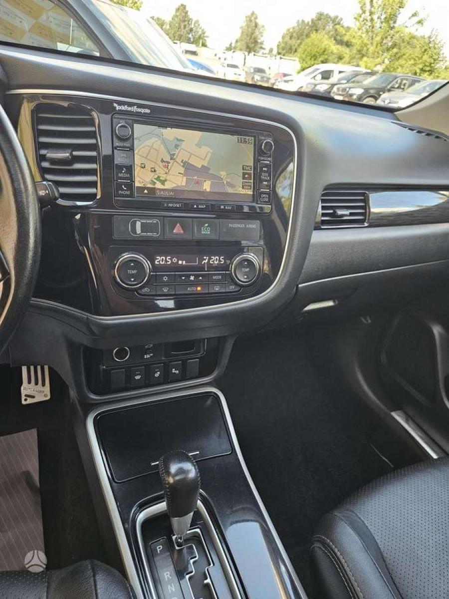 Zils Mitsubishi Outlander 2017 Šauļi, ar dzinēja tilpumu 2.30 L un nobraukumu 227 tūkst. km par 14450 €, foto 25 vietnē AUTOMOTO.COM.LV