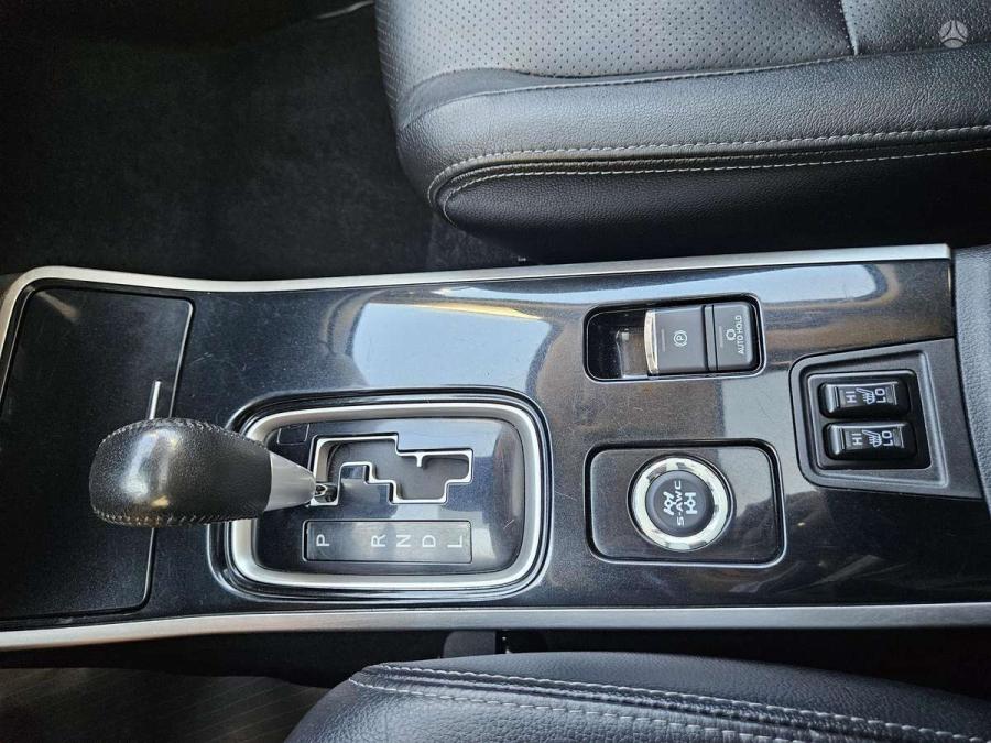 Zils Mitsubishi Outlander 2017 Šauļi, ar dzinēja tilpumu 2.30 L un nobraukumu 227 tūkst. km par 14450 €, foto 29 vietnē AUTOMOTO.COM.LV