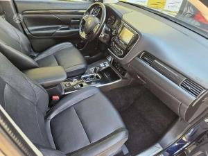Zils Mitsubishi Outlander 2017 Šauļi, ar dzinēja tilpumu 2.30 L un nobraukumu 227 tūkst. km par 14450 €, foto 22 vietnē AUTOMOTO.COM.LV