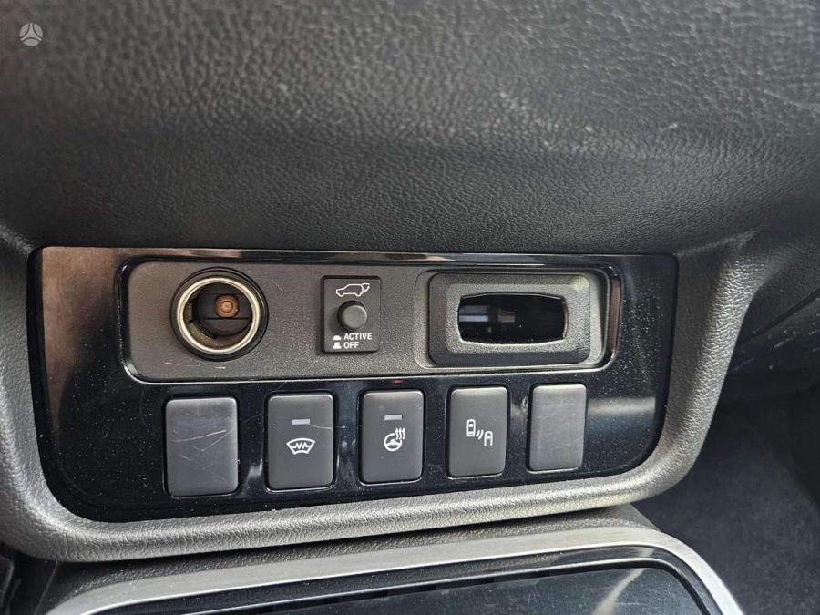 Zils Mitsubishi Outlander 2017 Šauļi, ar dzinēja tilpumu 2.30 L un nobraukumu 227 tūkst. km par 14450 €, foto 30 vietnē AUTOMOTO.COM.LV