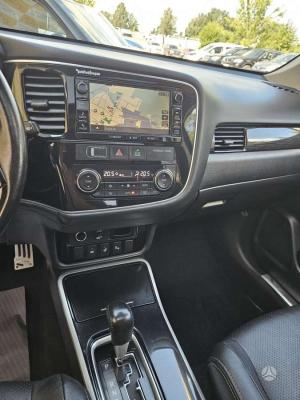 Zils Mitsubishi Outlander 2017 Šauļi, ar dzinēja tilpumu 2.30 L un nobraukumu 227 tūkst. km par 14450 €, foto 32 vietnē AUTOMOTO.COM.LV