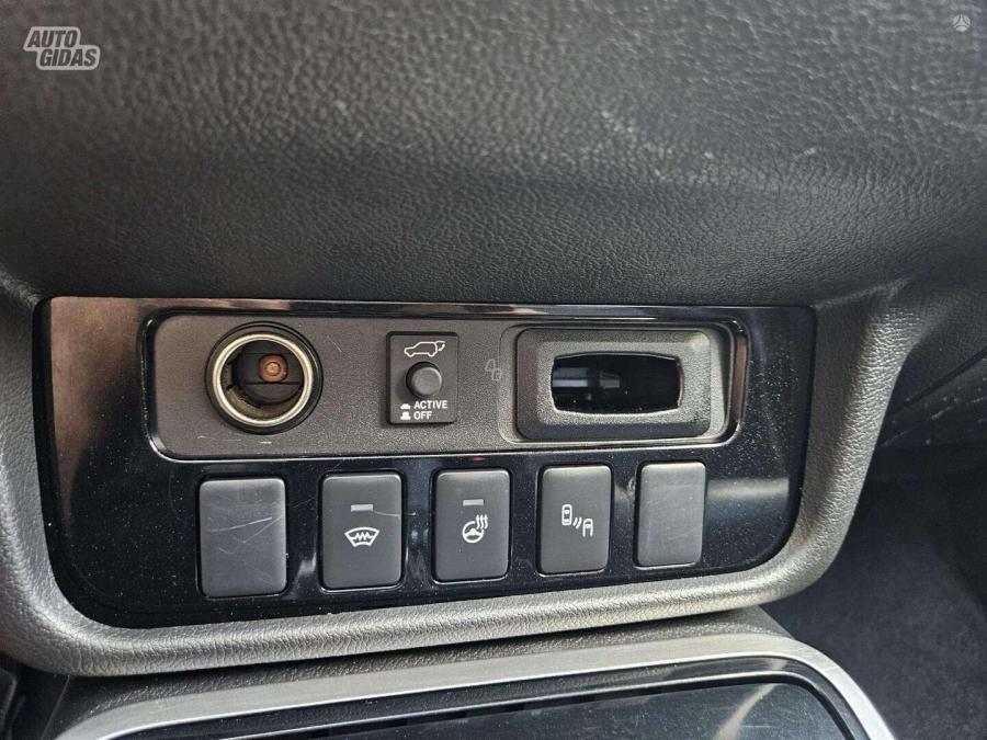 Zils Mitsubishi Outlander 2017 Šauļi, ar dzinēja tilpumu 2.30 L un nobraukumu 227 tūkst. km par 14450 €, foto 30 vietnē AUTOMOTO.COM.LV