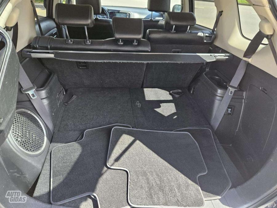 Zils Mitsubishi Outlander 2017 Šauļi, ar dzinēja tilpumu 2.30 L un nobraukumu 227 tūkst. km par 14450 €, foto 13 vietnē AUTOMOTO.COM.LV