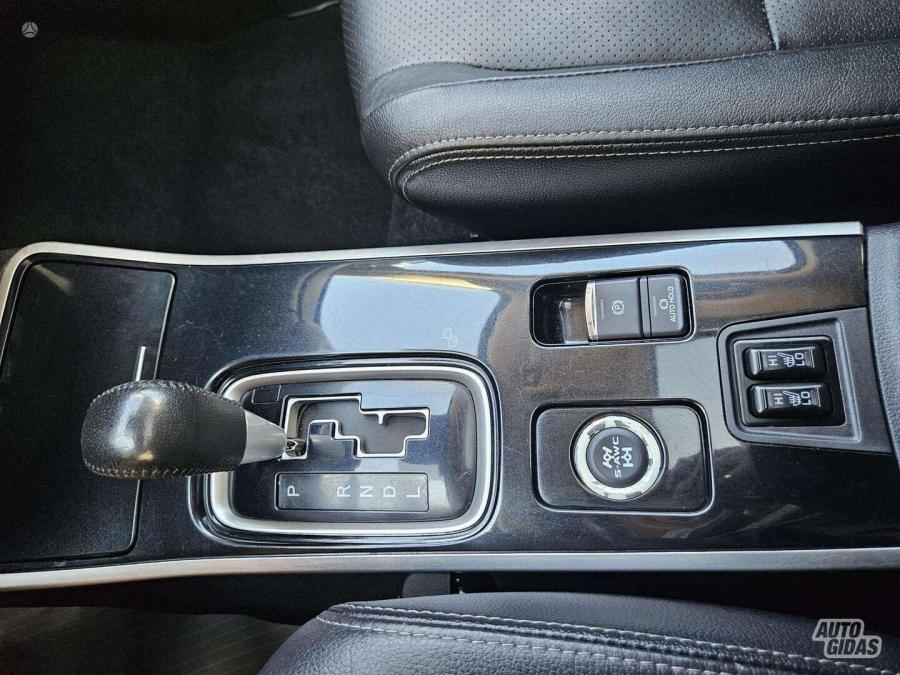 Zils Mitsubishi Outlander 2017 Šauļi, ar dzinēja tilpumu 2.30 L un nobraukumu 227 tūkst. km par 14450 €, foto 27 vietnē AUTOMOTO.COM.LV