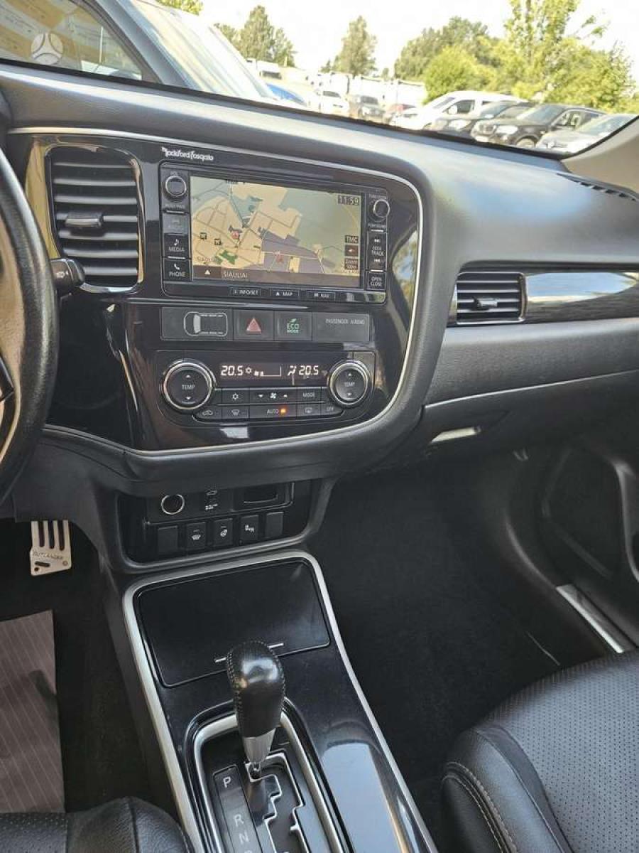 Blue Mitsubishi Outlander 2017 in Siauliai, with an engine capacity of 2.30 L and mileage of 227 thousand km for 14450 €, photo 25 on AUTOMOTO.COM.LV