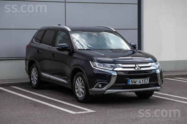 Blue Mitsubishi Outlander 2018 in Riga, with an engine capacity of 2.30 L and mileage of 229 thousand km for 10750 €, photo 3 on AUTOMOTO.COM.LV