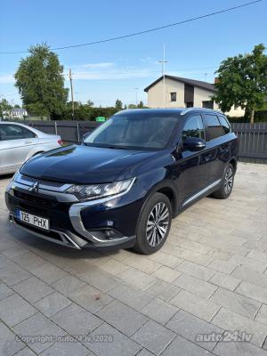 Blue Mitsubishi Outlander 2019 in Tallinn, with an engine capacity of 2.00 L and mileage of 135 thousand km for 16200 €, photo  on AUTOMOTO.COM.LV