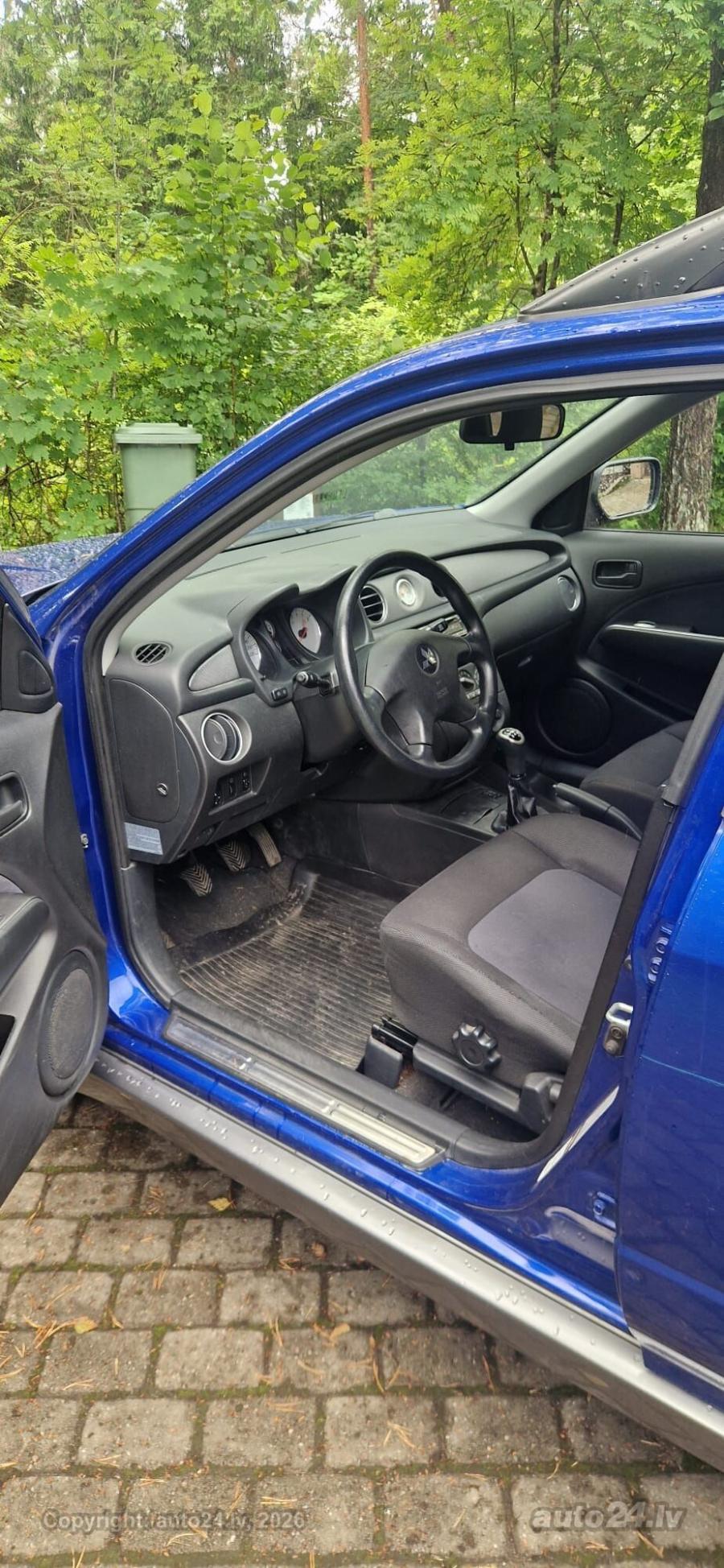 Zils Mitsubishi Outlander 2006 Tallina, ar dzinēja tilpumu 2.00 L un nobraukumu 98 tūkst. km par 5500 €, foto 10 vietnē AUTOMOTO.COM.LV