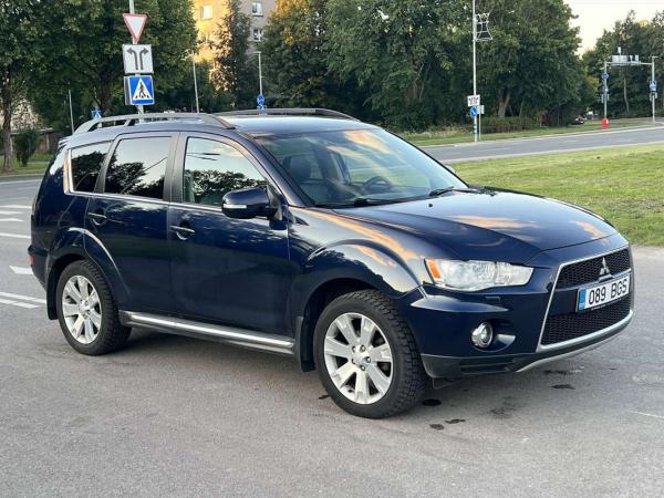Zils Mitsubishi Outlander 2012 Narva, ar dzinēja tilpumu 2.20 L un nobraukumu 287 tūkst. km par 3499 €, foto 2 vietnē AUTOMOTO.COM.LV