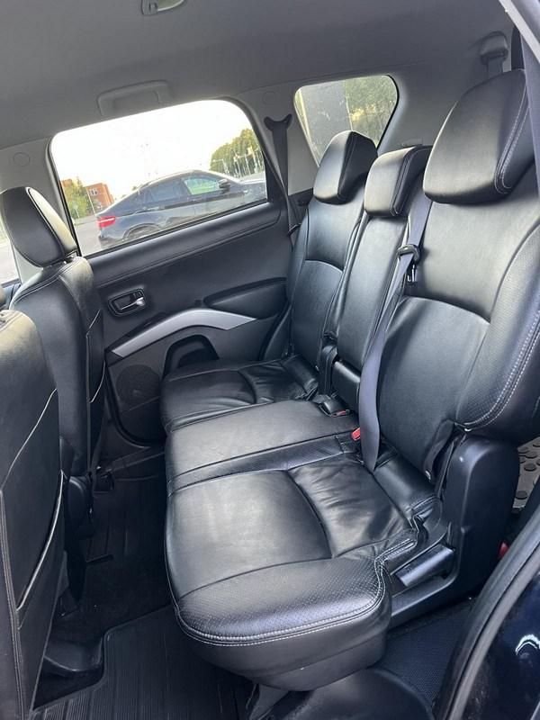 Zils Mitsubishi Outlander 2012 Narva, ar dzinēja tilpumu 2.20 L un nobraukumu 287 tūkst. km par 3499 €, foto 10 vietnē AUTOMOTO.COM.LV