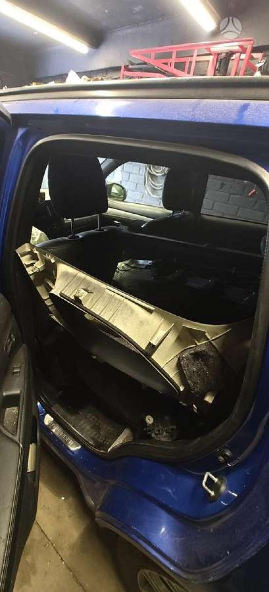 Blue Mitsubishi Outlander 2014 in Plunge, with an engine capacity of 2.00 L and mileage of 266 thousand km for 2000 €, photo 5 on AUTOMOTO.COM.LV