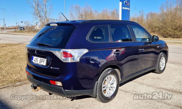 Zils Mitsubishi Outlander 2015 Pērnava, ar dzinēja tilpumu 2.00 L un nobraukumu 178 tūkst. km par 6990 €, foto 4 vietnē AUTOMOTO.COM.LV