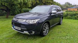 Zils Mitsubishi Outlander 2015 Tallina, ar dzinēja tilpumu 2.30 L un nobraukumu 170 tūkst. km par 9990 €, foto 3 vietnē AUTOMOTO.COM.LV
