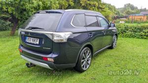 Zils Mitsubishi Outlander 2015 Tallina, ar dzinēja tilpumu 2.30 L un nobraukumu 170 tūkst. km par 9990 €, foto 7 vietnē AUTOMOTO.COM.LV