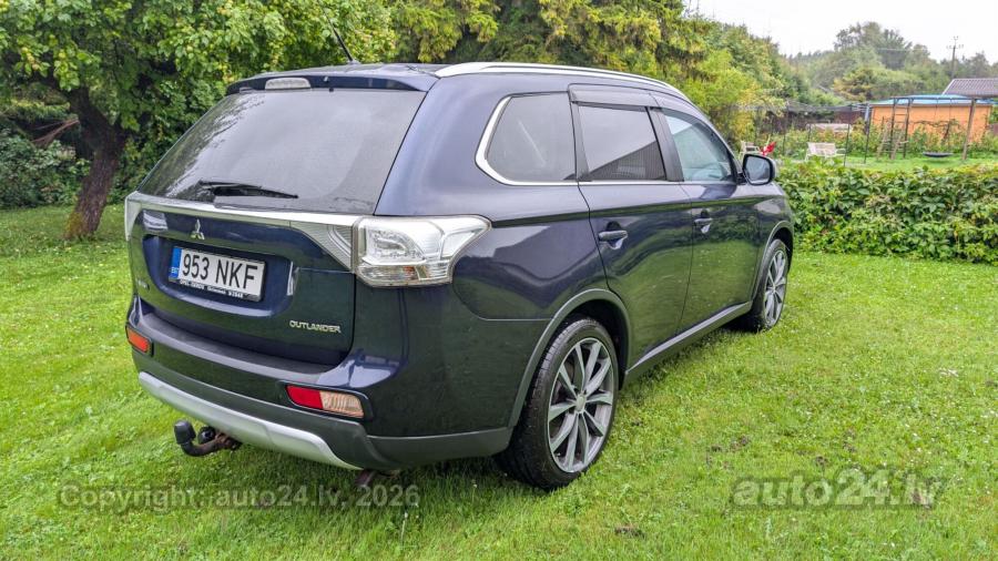 Zils Mitsubishi Outlander 2015 Tallina, ar dzinēja tilpumu 2.30 L un nobraukumu 170 tūkst. km par 9990 €, foto 7 vietnē AUTOMOTO.COM.LV