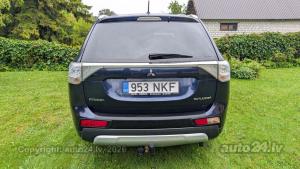 Zils Mitsubishi Outlander 2015 Tallina, ar dzinēja tilpumu 2.30 L un nobraukumu 170 tūkst. km par 9990 €, foto 8 vietnē AUTOMOTO.COM.LV