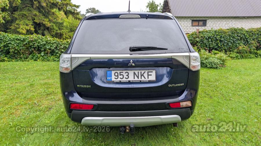 Zils Mitsubishi Outlander 2015 Tallina, ar dzinēja tilpumu 2.30 L un nobraukumu 170 tūkst. km par 9990 €, foto 8 vietnē AUTOMOTO.COM.LV