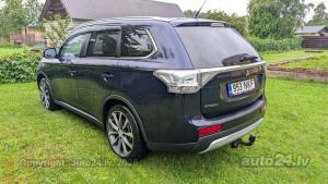 Zils Mitsubishi Outlander 2015 Tallina, ar dzinēja tilpumu 2.30 L un nobraukumu 170 tūkst. km par 9990 €, foto 9 vietnē AUTOMOTO.COM.LV