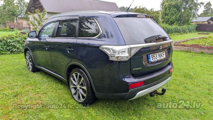 Zils Mitsubishi Outlander 2015 Tallina, ar dzinēja tilpumu 2.30 L un nobraukumu 170 tūkst. km par 9990 €, foto 9 vietnē AUTOMOTO.COM.LV