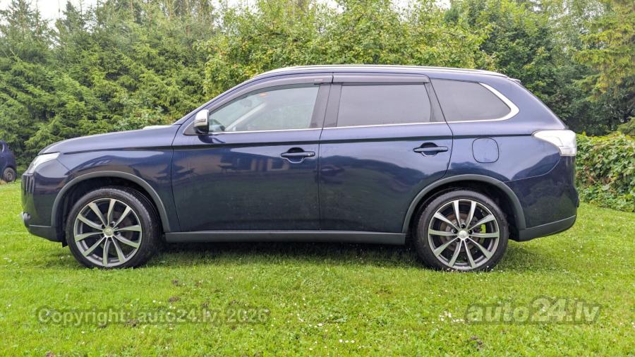 Zils Mitsubishi Outlander 2015 Tallina, ar dzinēja tilpumu 2.30 L un nobraukumu 170 tūkst. km par 9990 €, foto 10 vietnē AUTOMOTO.COM.LV
