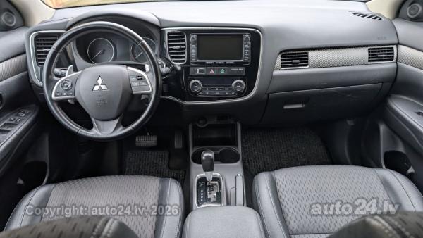 Zils Mitsubishi Outlander 2015 Tallina, ar dzinēja tilpumu 2.30 L un nobraukumu 170 tūkst. km par 9990 €, foto 10 vietnē AUTOMOTO.COM.LV