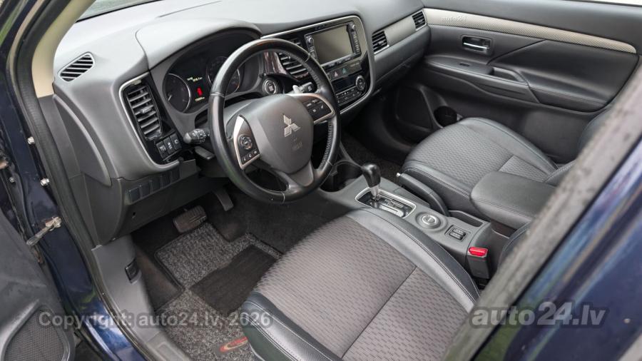 Zils Mitsubishi Outlander 2015 Tallina, ar dzinēja tilpumu 2.30 L un nobraukumu 170 tūkst. km par 9990 €, foto 12 vietnē AUTOMOTO.COM.LV
