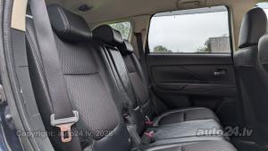 Zils Mitsubishi Outlander 2015 Tallina, ar dzinēja tilpumu 2.30 L un nobraukumu 170 tūkst. km par 9990 €, foto 19 vietnē AUTOMOTO.COM.LV