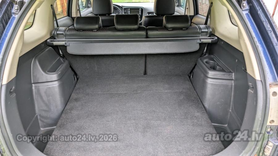 Zils Mitsubishi Outlander 2015 Tallina, ar dzinēja tilpumu 2.30 L un nobraukumu 170 tūkst. km par 9990 €, foto 20 vietnē AUTOMOTO.COM.LV