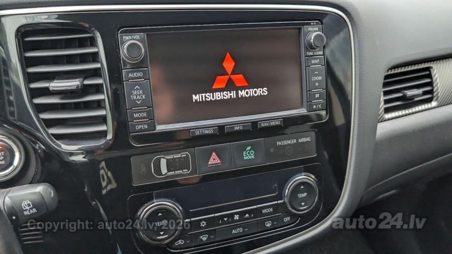 Zils Mitsubishi Outlander 2015 Tallina, ar dzinēja tilpumu 2.30 L un nobraukumu 170 tūkst. km par 9990 €, foto 22 vietnē AUTOMOTO.COM.LV
