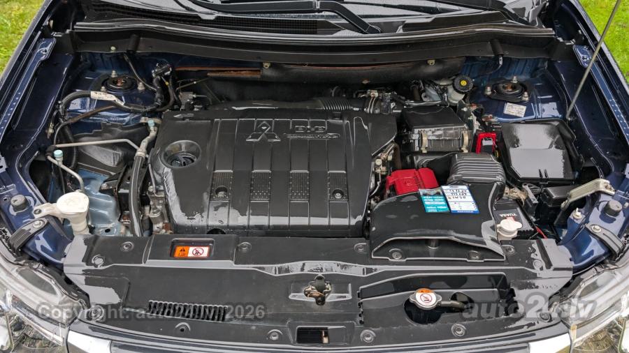 Zils Mitsubishi Outlander 2015 Tallina, ar dzinēja tilpumu 2.30 L un nobraukumu 170 tūkst. km par 9990 €, foto 25 vietnē AUTOMOTO.COM.LV