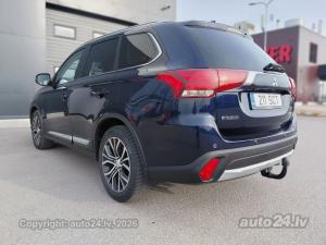 Zils Mitsubishi Outlander 2017 Tartu, ar dzinēja tilpumu 2.30 L un nobraukumu 216 tūkst. km par 14490 €, foto 3 vietnē AUTOMOTO.COM.LV