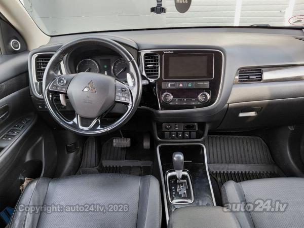 Zils Mitsubishi Outlander 2017 Tartu, ar dzinēja tilpumu 2.30 L un nobraukumu 216 tūkst. km par 14490 €, foto 5 vietnē AUTOMOTO.COM.LV