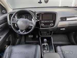 Zils Mitsubishi Outlander 2017 Tartu, ar dzinēja tilpumu 2.30 L un nobraukumu 216 tūkst. km par 14490 €, foto 6 vietnē AUTOMOTO.COM.LV