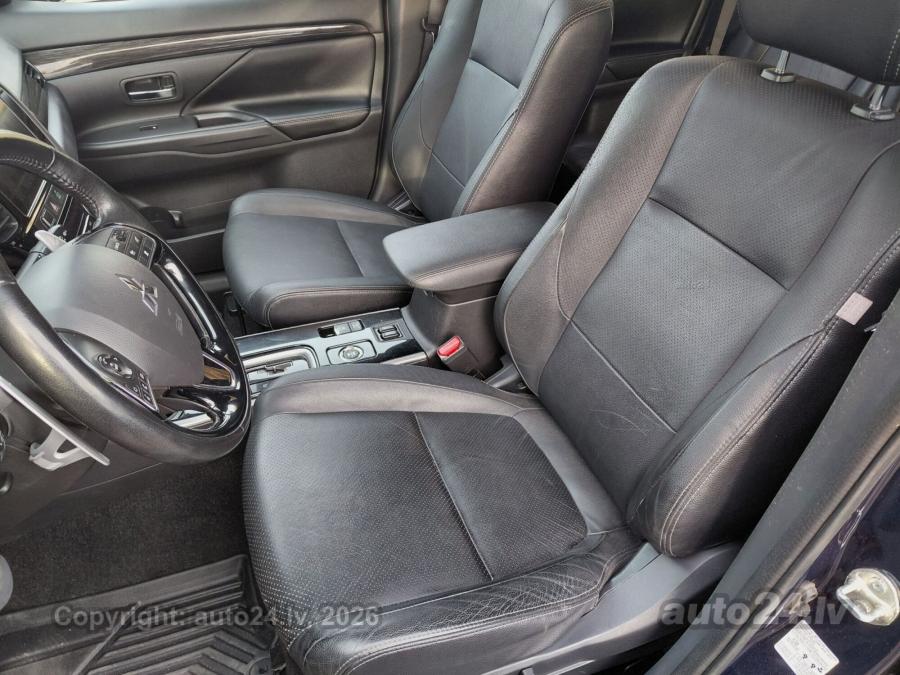 Zils Mitsubishi Outlander 2017 Tartu, ar dzinēja tilpumu 2.30 L un nobraukumu 216 tūkst. km par 14490 €, foto 7 vietnē AUTOMOTO.COM.LV
