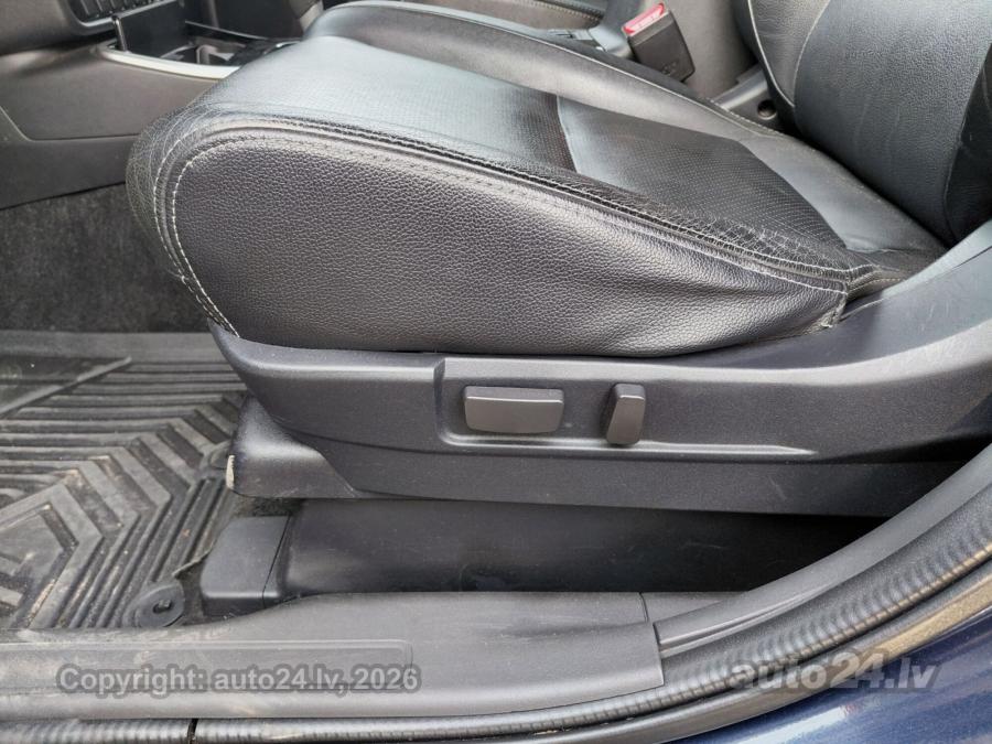 Zils Mitsubishi Outlander 2017 Tartu, ar dzinēja tilpumu 2.30 L un nobraukumu 216 tūkst. km par 14490 €, foto 12 vietnē AUTOMOTO.COM.LV