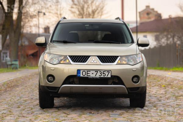 Brūns Mitsubishi Outlander 2007 Jelgava, ar dzinēja tilpumu 2.00 L un nobraukumu 292 tūkst. km par 4400 €, foto 3 vietnē AUTOMOTO.COM.LV