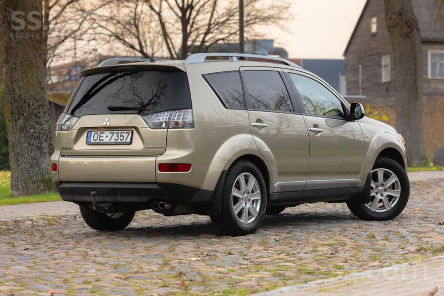 Brown Mitsubishi Outlander 2007 in Jelgava, with an engine capacity of 2.00 L and mileage of 292 thousand km for 4400 €, photo 5 on AUTOMOTO.COM.LV