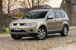 Brūns Mitsubishi Outlander 2007 Jelgava, ar dzinēja tilpumu 2.00 L un nobraukumu 292 tūkst. km par 3900 €, foto  vietnē AUTOMOTO.COM.LV