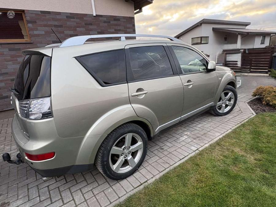 Brown Mitsubishi Outlander 2008 in Marijampole, with an engine capacity of 1.97 L and mileage of 254 thousand km for 2450 €, photo 3 on AUTOMOTO.COM.LV