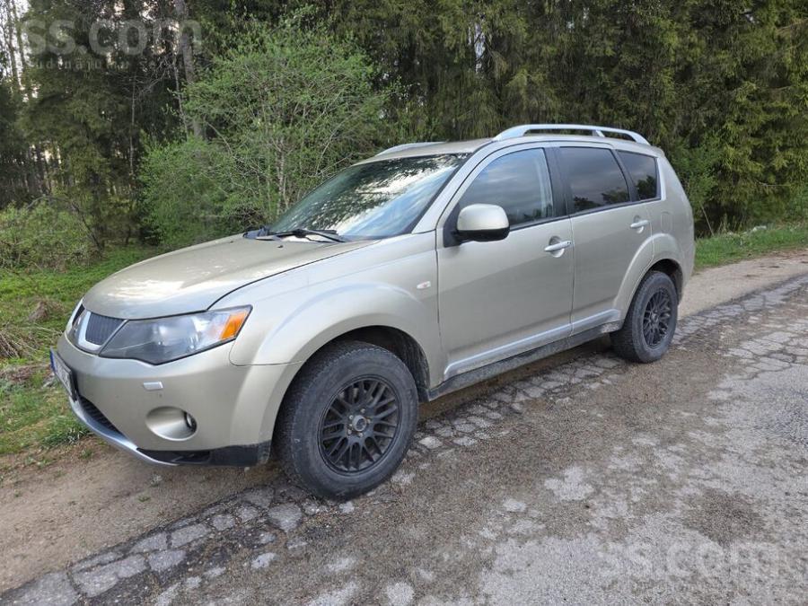 Brūns Mitsubishi Outlander 2008 Rīga, ar dzinēja tilpumu 2.40 L un nobraukumu 284 tūkst. km par 3550 €, foto 1 vietnē AUTOMOTO.COM.LV
