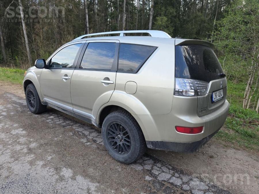 Brūns Mitsubishi Outlander 2008 Rīga, ar dzinēja tilpumu 2.40 L un nobraukumu 284 tūkst. km par 3550 €, foto 4 vietnē AUTOMOTO.COM.LV