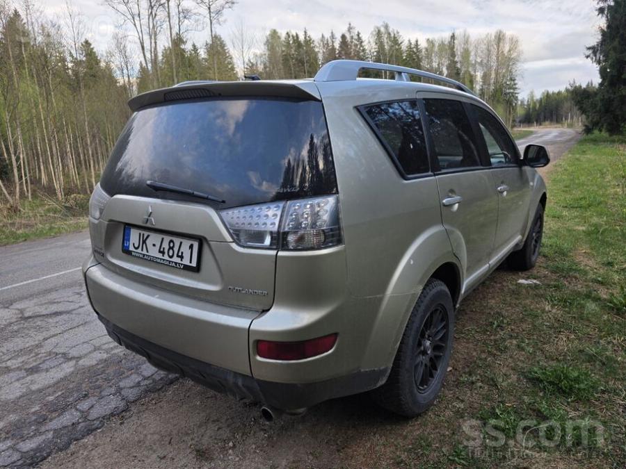 Brūns Mitsubishi Outlander 2008 Rīga, ar dzinēja tilpumu 2.40 L un nobraukumu 284 tūkst. km par 3550 €, foto 5 vietnē AUTOMOTO.COM.LV