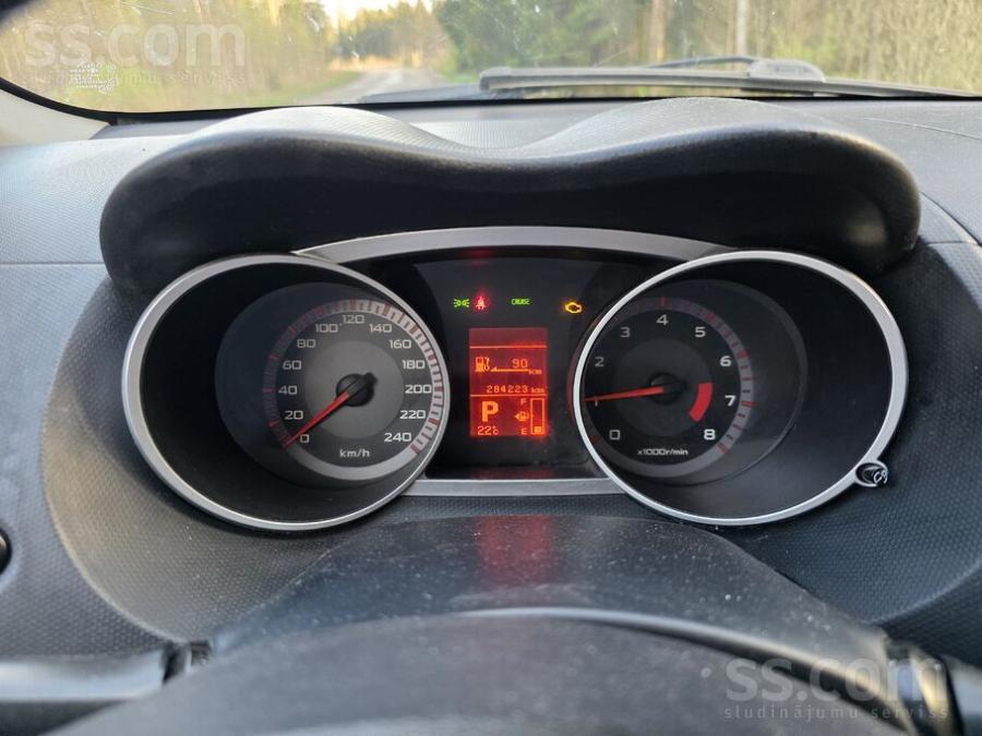 Brūns Mitsubishi Outlander 2008 Rīga, ar dzinēja tilpumu 2.40 L un nobraukumu 284 tūkst. km par 3550 €, foto 6 vietnē AUTOMOTO.COM.LV
