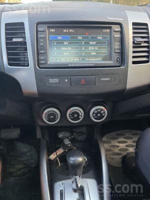 Brūns Mitsubishi Outlander 2008 Rīga, ar dzinēja tilpumu 2.40 L un nobraukumu 284 tūkst. km par 3550 €, foto 7 vietnē AUTOMOTO.COM.LV