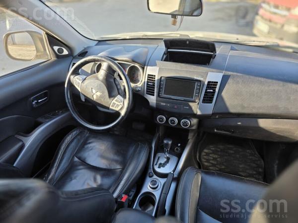 Brūns Mitsubishi Outlander 2008 Rīga, ar dzinēja tilpumu 2.40 L un nobraukumu 284 tūkst. km par 3550 €, foto 7 vietnē AUTOMOTO.COM.LV