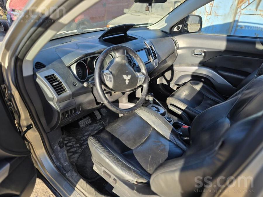 Brūns Mitsubishi Outlander 2008 Rīga, ar dzinēja tilpumu 2.40 L un nobraukumu 284 tūkst. km par 3550 €, foto 9 vietnē AUTOMOTO.COM.LV