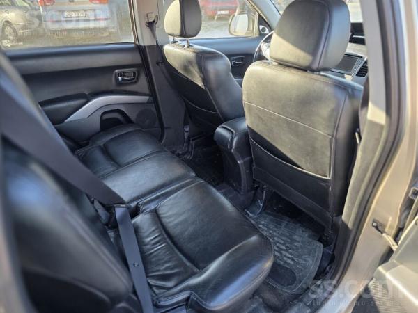 Brūns Mitsubishi Outlander 2008 Rīga, ar dzinēja tilpumu 2.40 L un nobraukumu 284 tūkst. km par 3550 €, foto 9 vietnē AUTOMOTO.COM.LV
