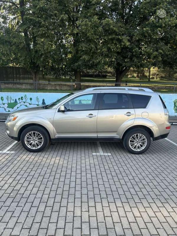 Brūns Mitsubishi Outlander 2008 Jurbarkas, ar dzinēja tilpumu 1.97 L un nobraukumu 323 tūkst. km par 3750 €, foto 3 vietnē AUTOMOTO.COM.LV